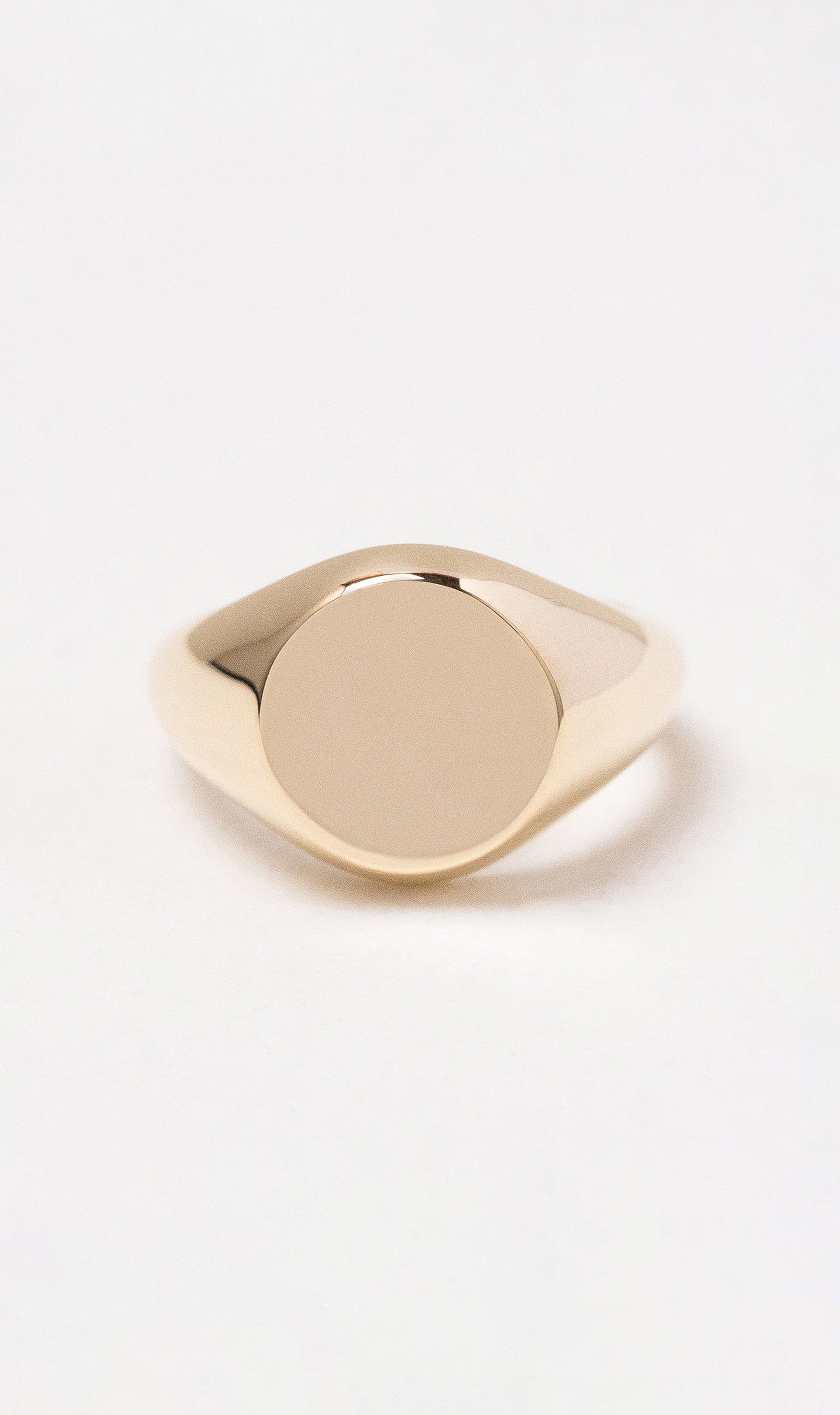 18K Large Round Signet Ring | Hogans Family Jewellers